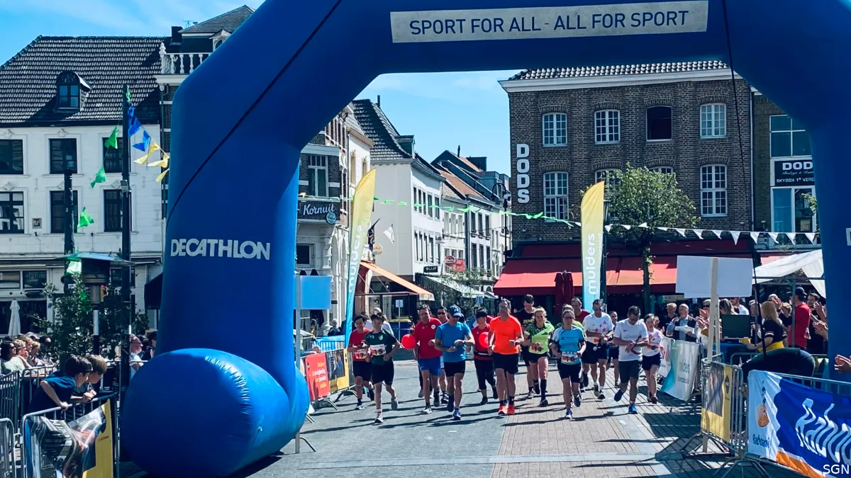 Eerste editie Rosa-Run brengt 2 mille op voor Bijzonder in Beweging