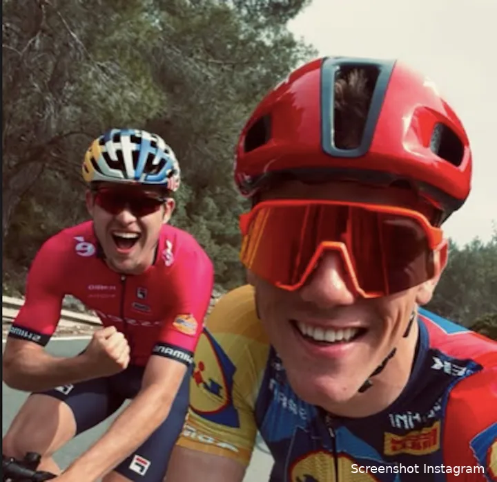 Thibau Nys geeft schaatser Joep Wennemars 'fietsles' in Spanje