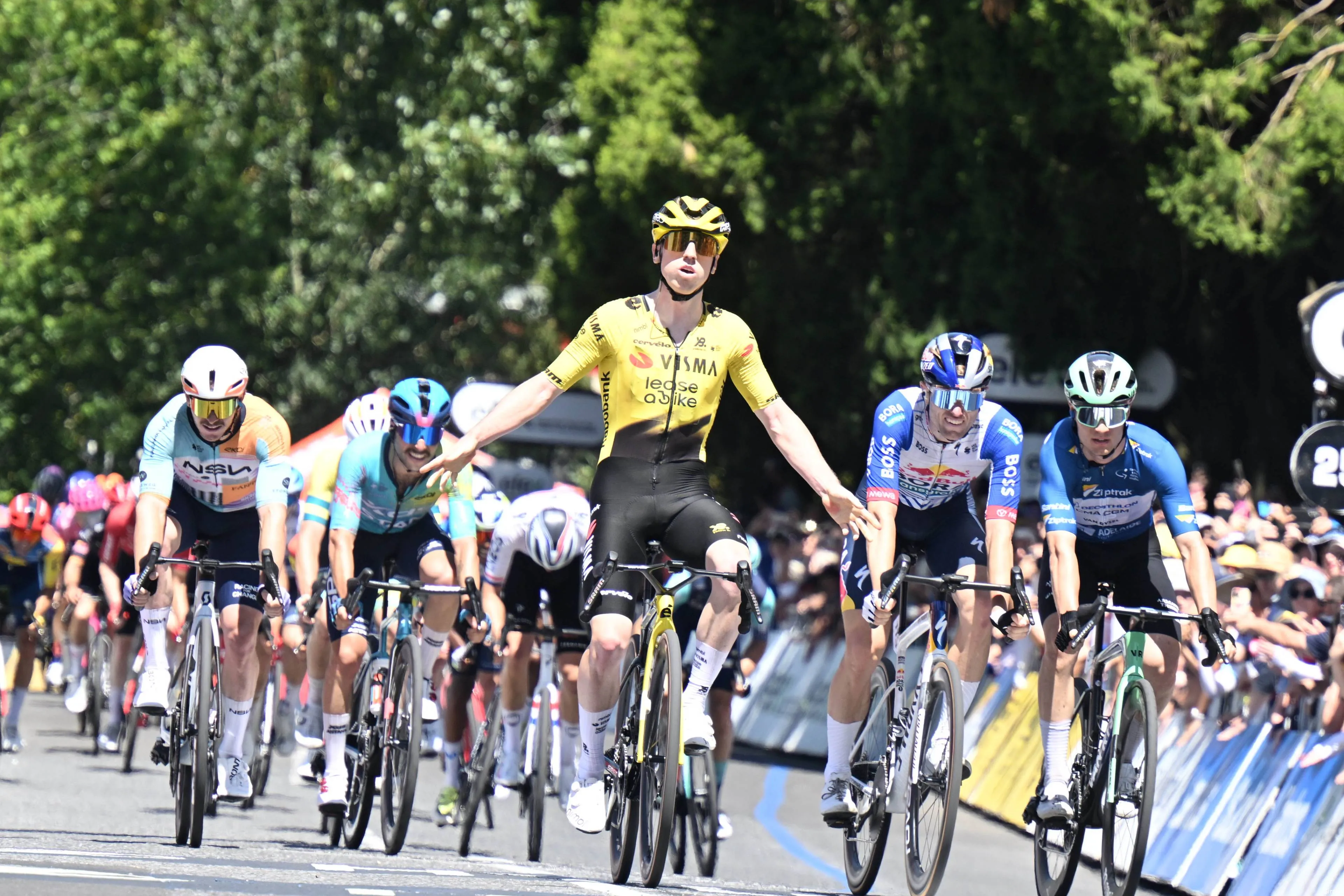 Matthew Brennan schenkt Visma | Lease a Bike na indrukwekkende ...