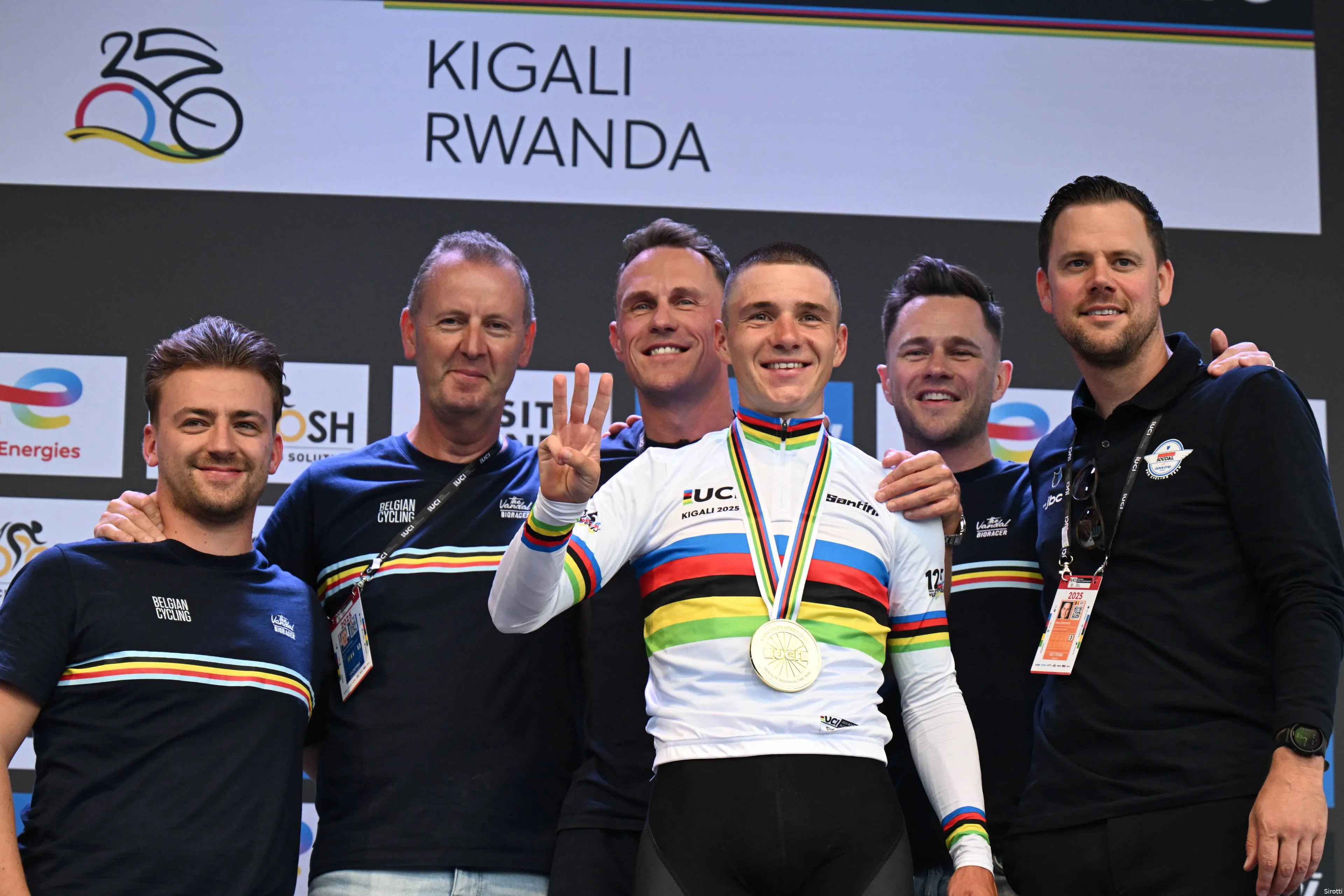 Team Evenepoel hoopt stiekem op iets passievere Vingegaard in strijd ...