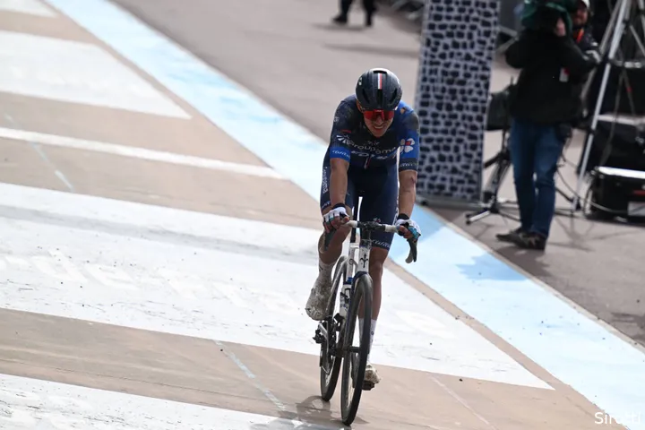 Red Bull-BORA-hansgrohe op rapport: met Vuelta-winst Roglic is basis ...