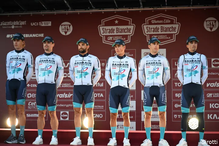 Sprake van een leegloop? 'Bahrain Victorious wil naast Lotto-talent ook ...
