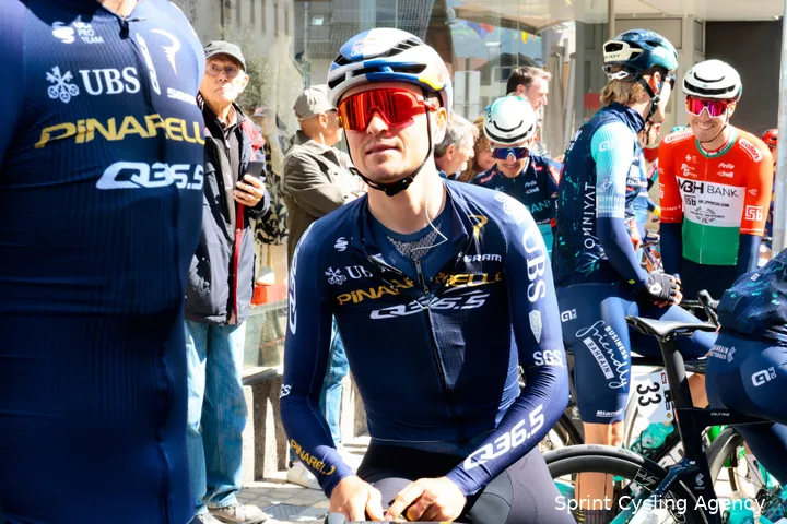 Tom Pidcock ziet af in Tour of the Alps, maar wint tóch derde etappe na ...