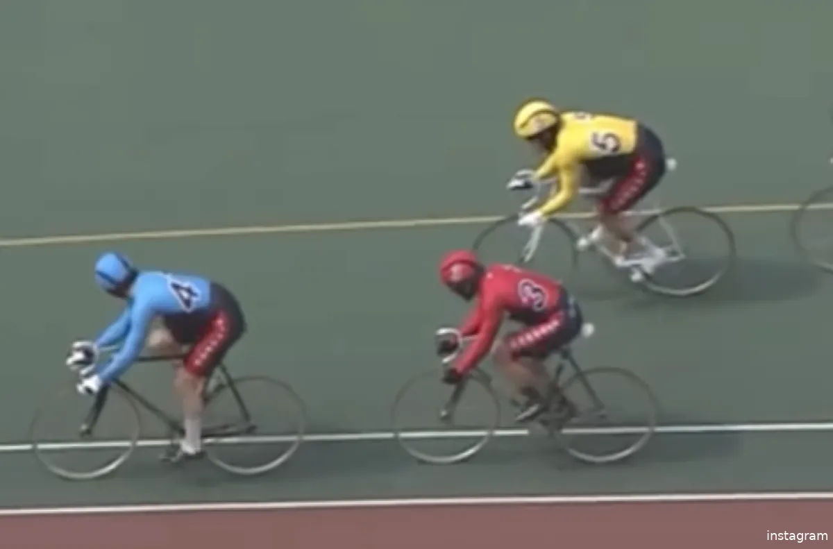 Harrie Lavreysen (nummer 4, in het blauw) heeft eerste zege in Japan beet