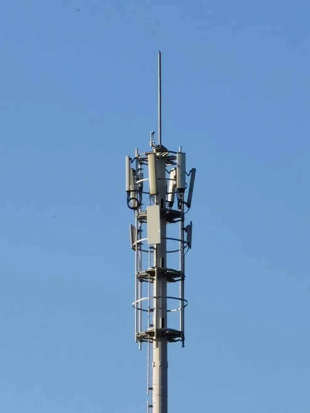 Huawei builds a new generation 5G base station antenna with lower power ...