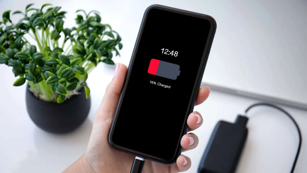 Fast wired or wireless charging? Discover the best for your battery!