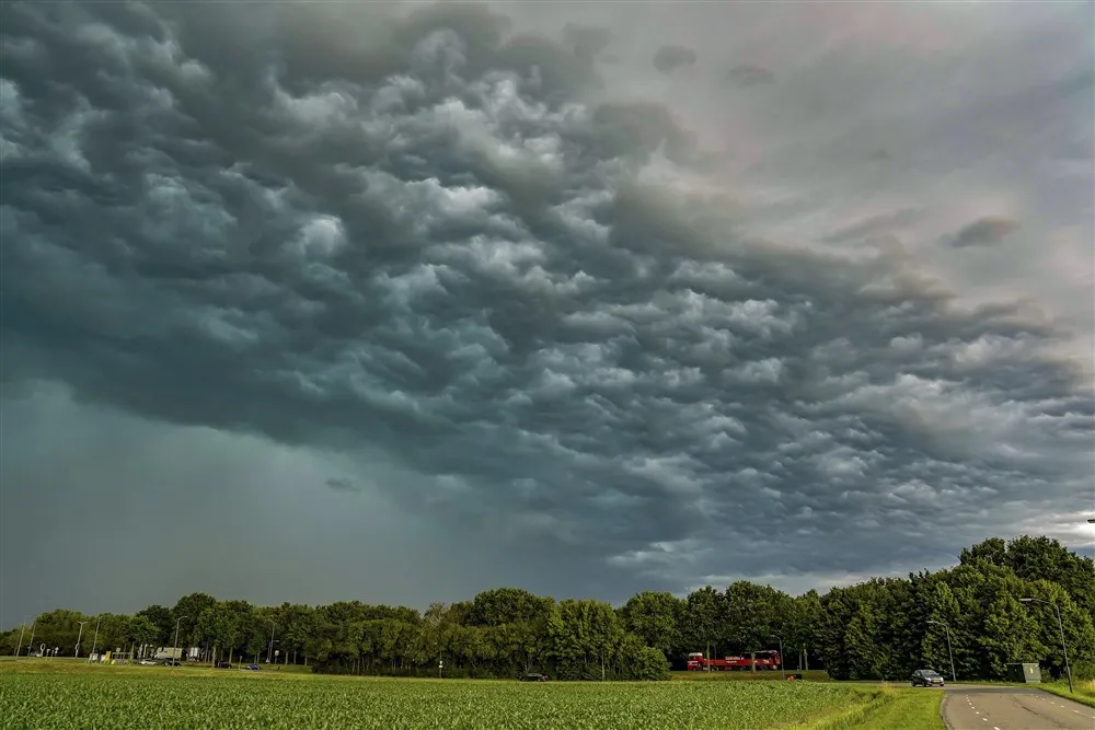 [WEERALARM] Code geel voor Brabant, kans op zware regen en onweersbuien