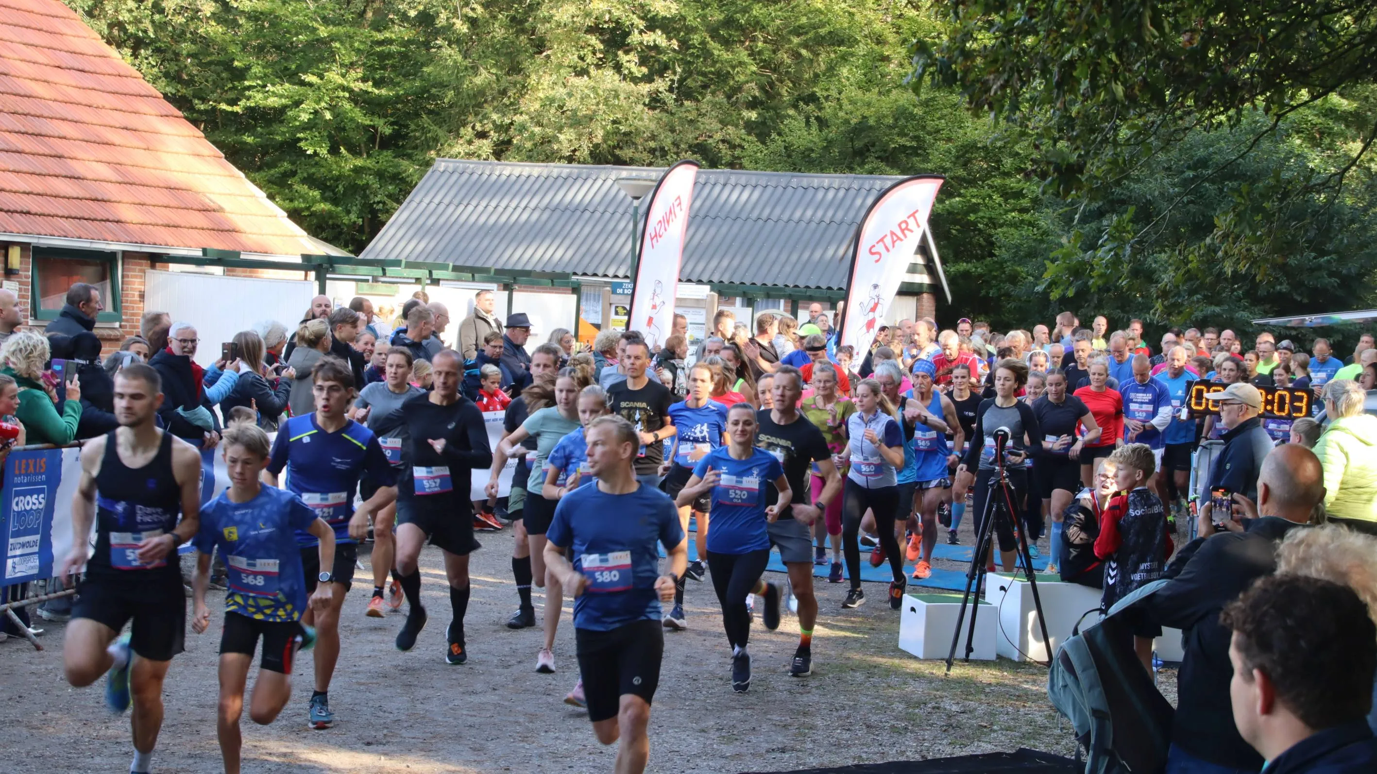Dave Hulzebos en Stefanie Bouma houden eer van Zuidwolde hoog in eigen Lexis Crossloop