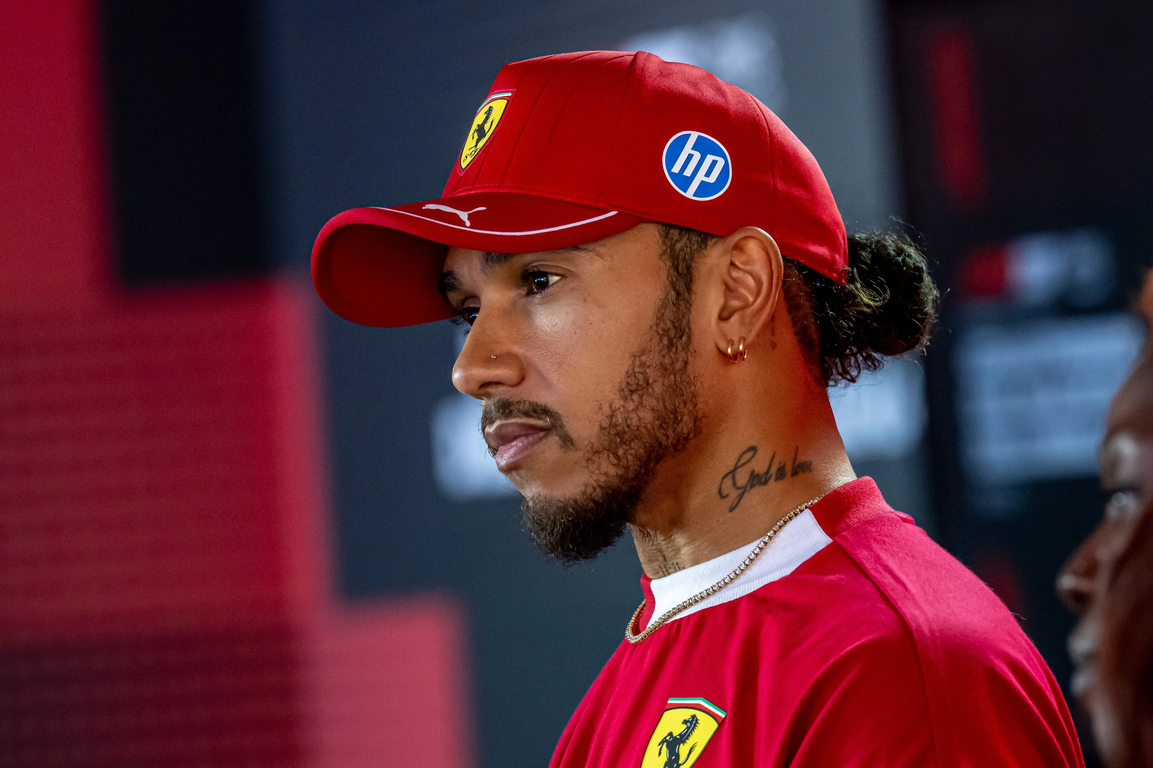 Lewis Hamilton op date gespot met wereldberoemde superster