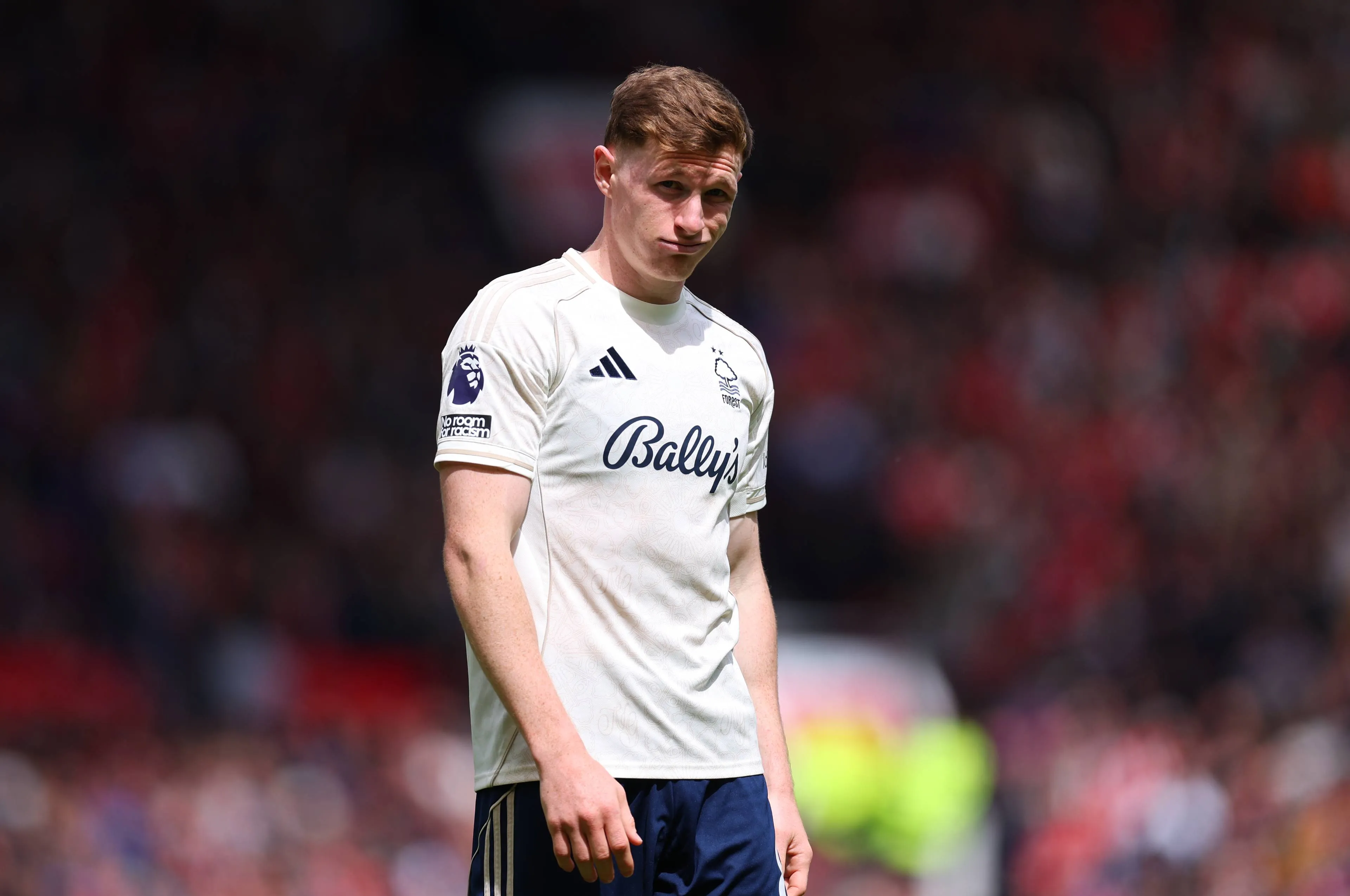 “I see too many crabs in central midfield”: Neville says Elliot ...