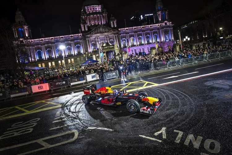 GRANDPRIX247 | Red Bull and Coulthard burn rubber in Belfast