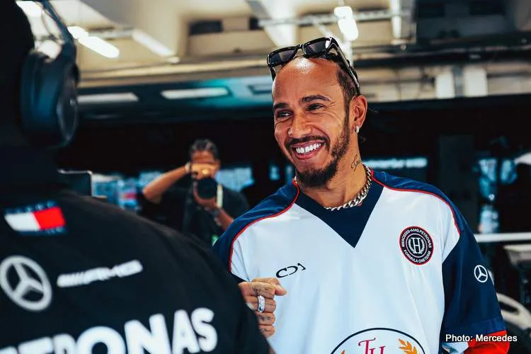 GRANDPRIX247 | Villeneuve Predicts a Decade More for Hamilton as ...