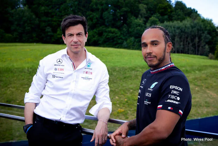 GRANDPRIX247 | Hamilton and Mercedes agree two-year contract extension