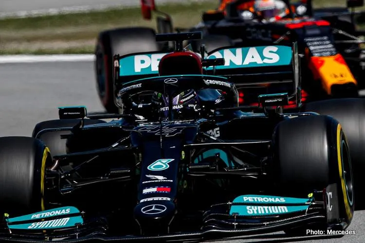 GRANDPRIX247 | Barcelona Qualifying: Hamilton pole position number 100