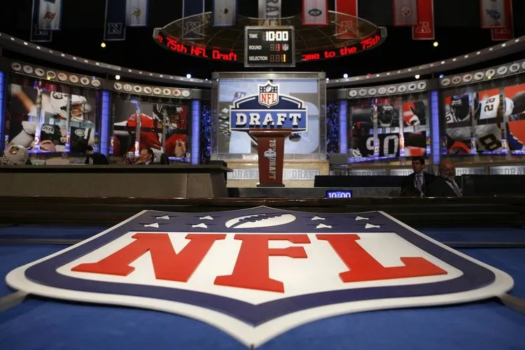 GRANDPRIX247 | Carey: NFL Draft style event would be good for F1