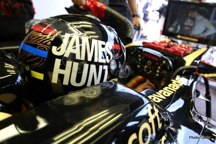 GRANDPRIX247 | Ecclestone allows Raikkonen to use Hunt tribute helmet