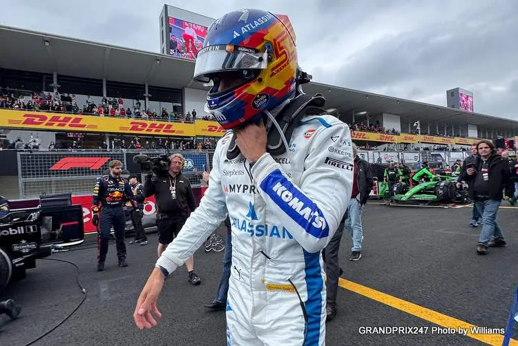 GRANDPRIX247 | Sainz fined after being late for Japanese GP national anthem