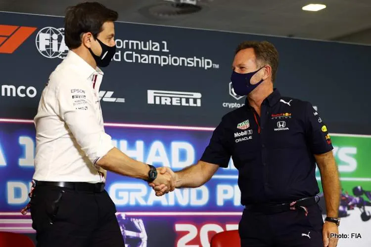 GRANDPRIX247 | Wolff and Horner shake hands before Battle of Abu Dhabi