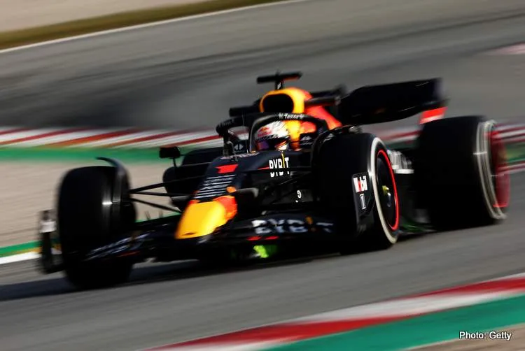 GRANDPRIX247 | Verstappen: A little bit easier to stay behind other cars