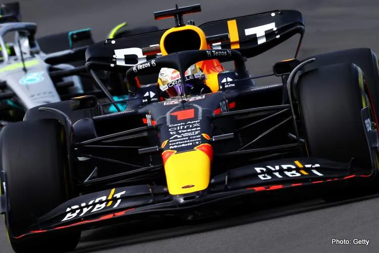 GRANDPRIX247 | Silverstone FP3: Verstappen turns it on