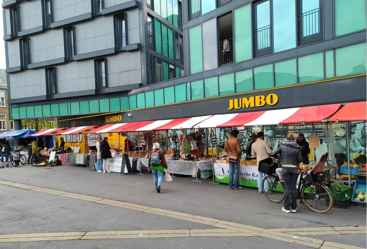 Ommelander Markt bij winkelcentrum Beren