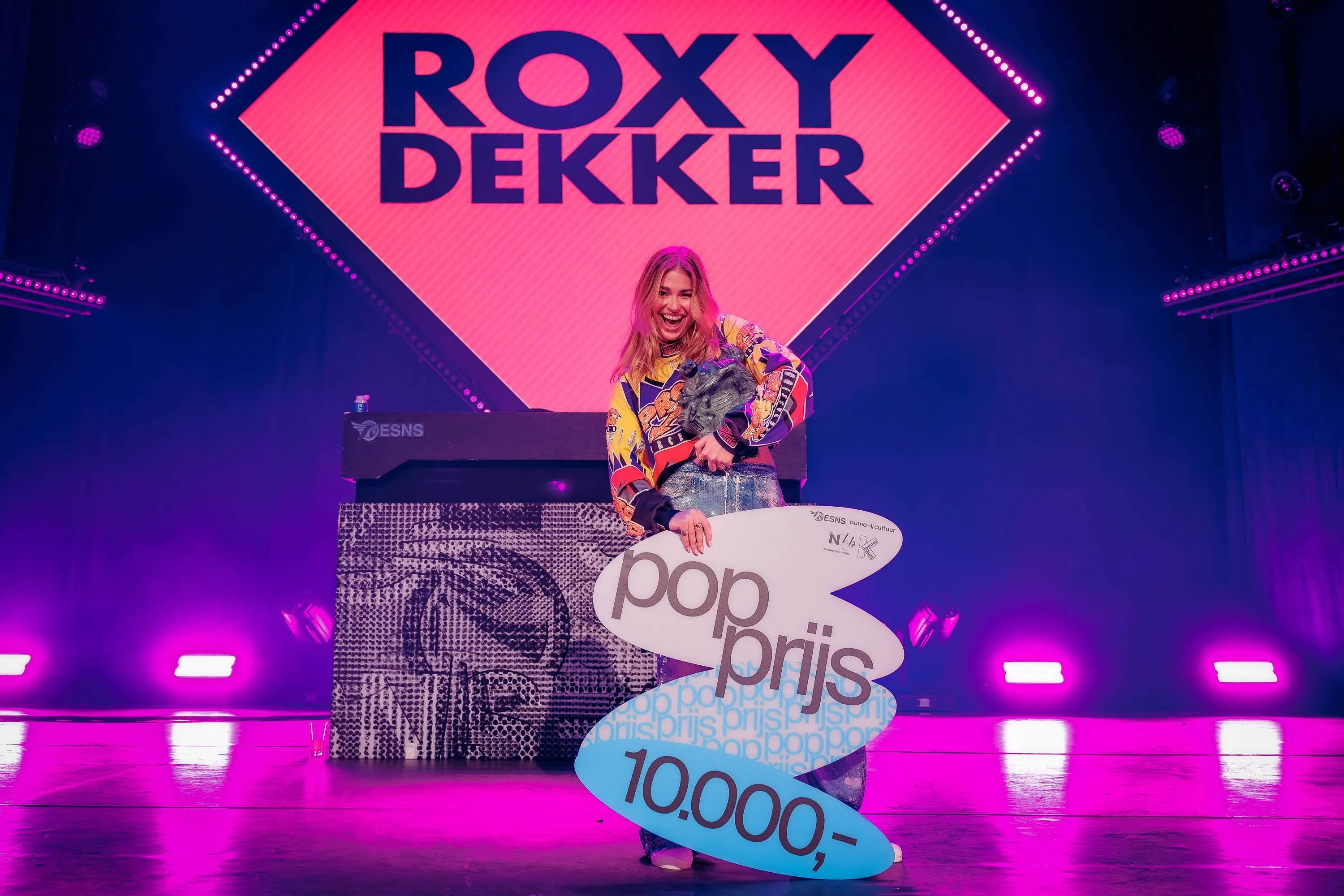 Roxy Dekker wint Popprijs 2024 Roxy Dekker wint Popprijs 2024