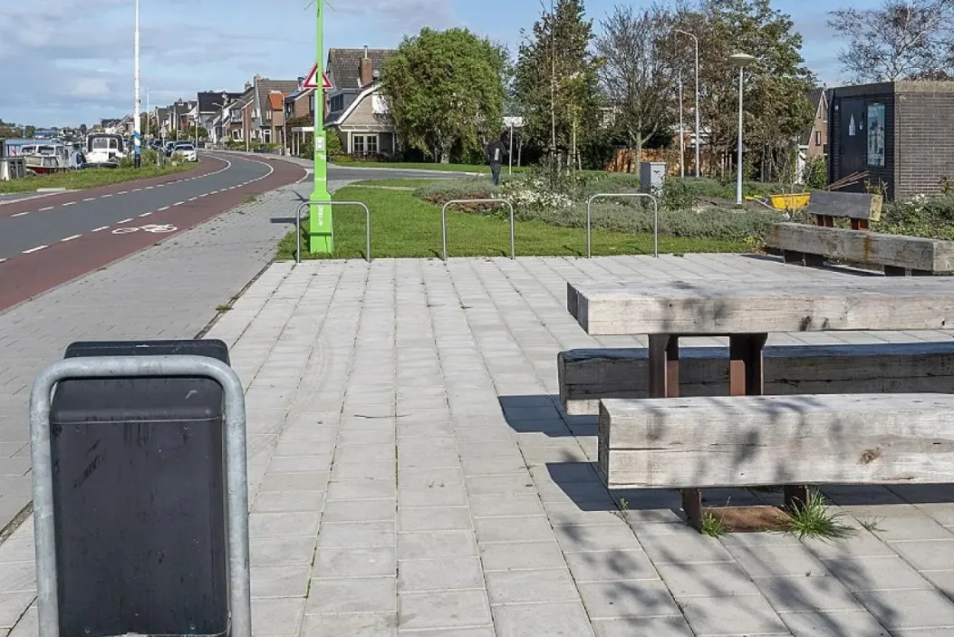 Nieuwe zitplekken langs de Ringdijk
