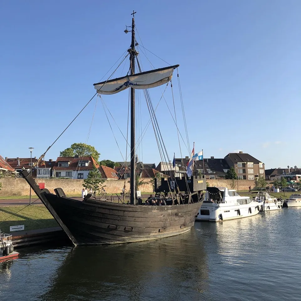 Geschiedenisles van Johan Ramon met een reportage van de Kamper Kogge