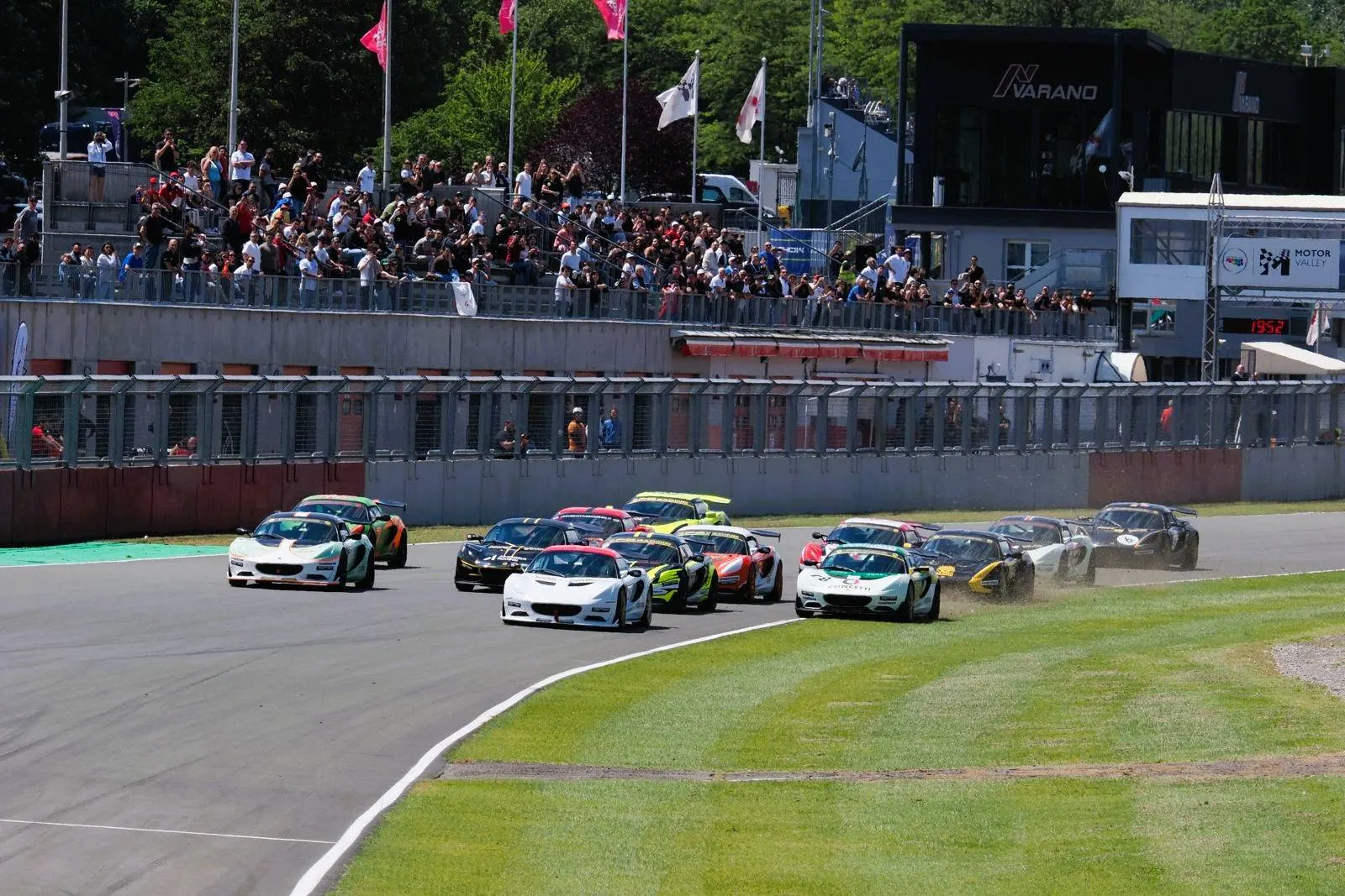 FX Racing Weekend, Varano regala spettacolo: Liotti e Tocu allungano ...