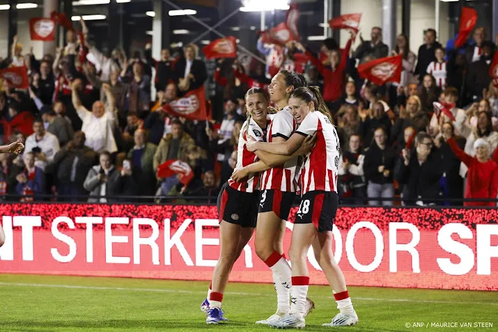 PSV Vrouwen landskampioen na 2-0 zege op ADO