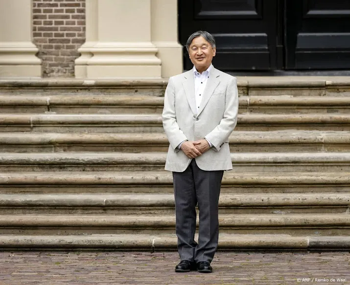 Japanse keizer poseert zonder keizerin voor Paleis Het Loo