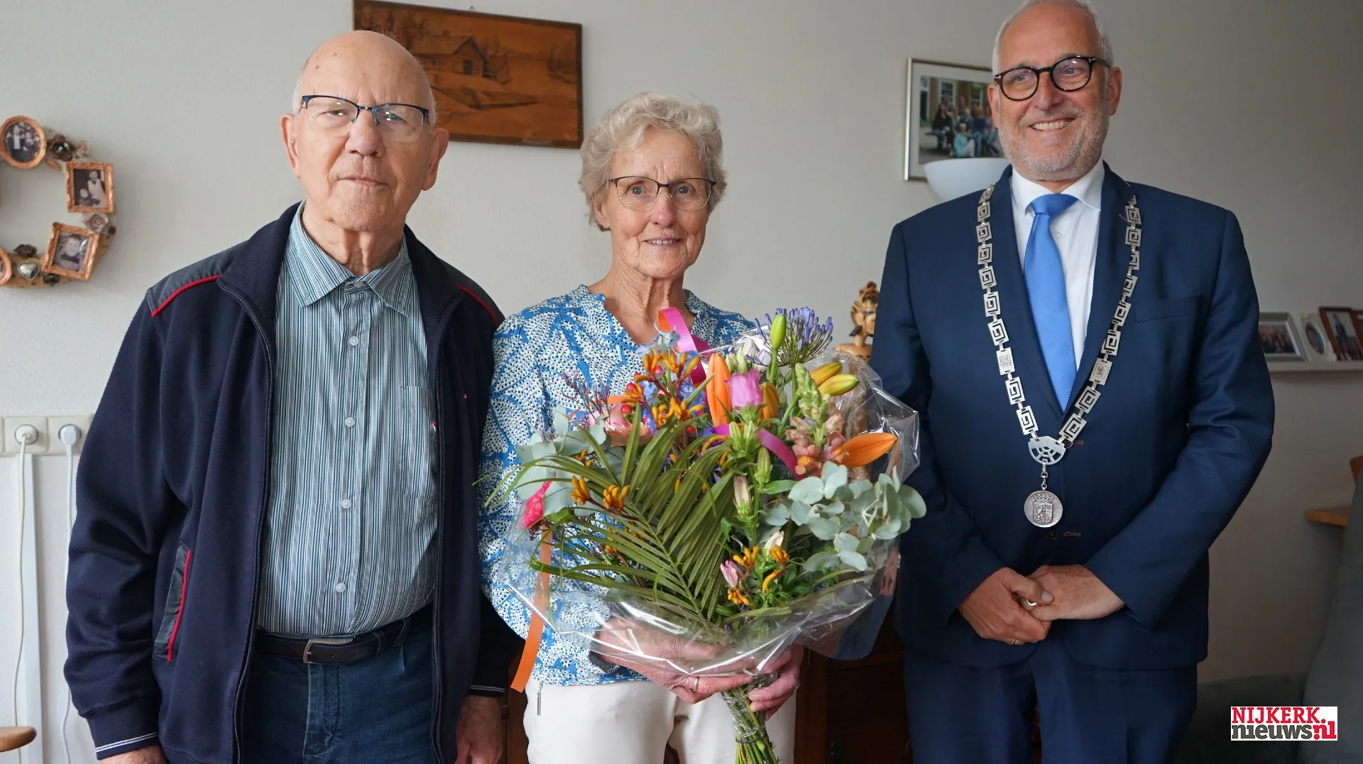 Hulde van burgemeester voor 65-jarig bruidspaar Helmus