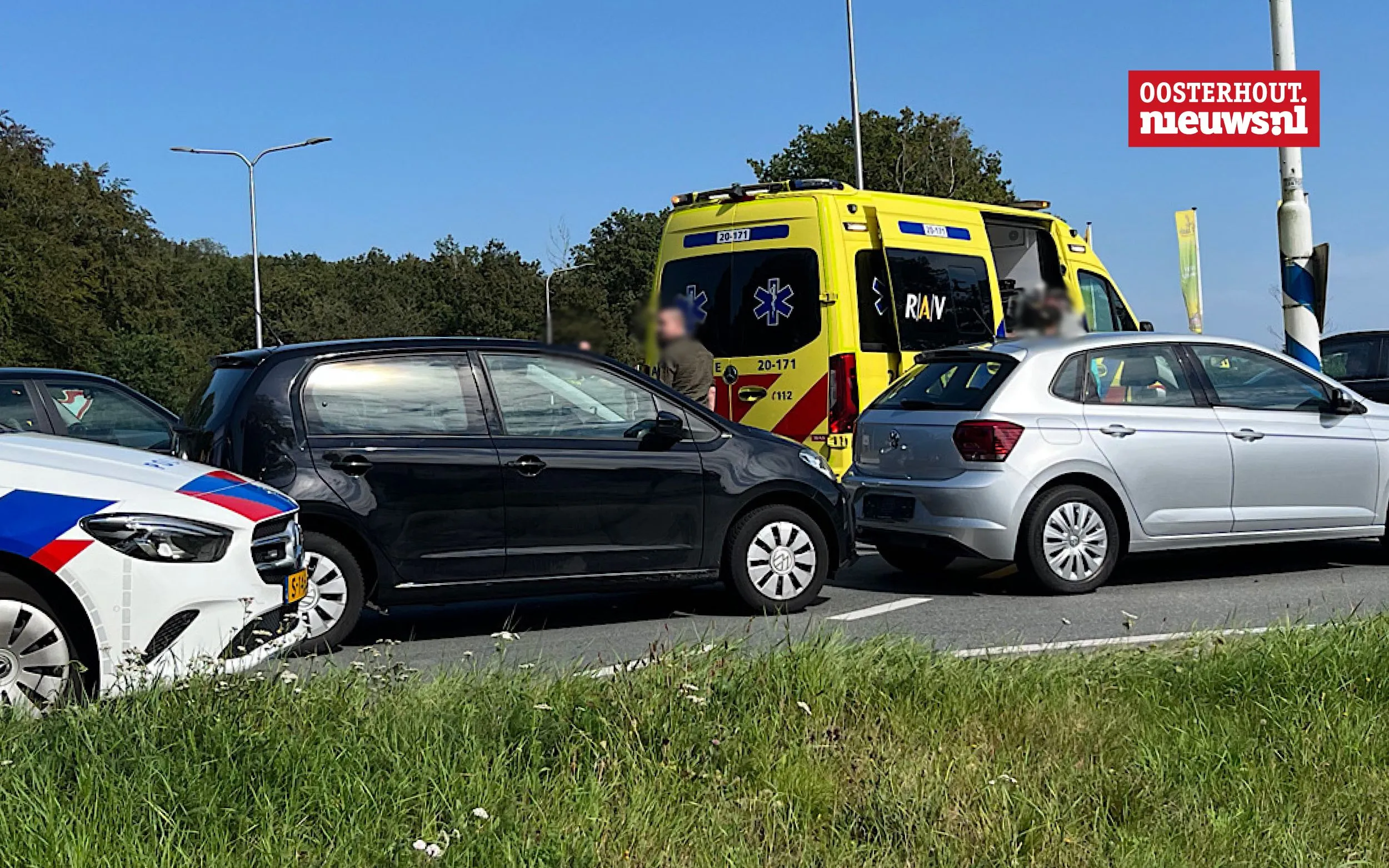 Kop-staart botsing zorgt voor file op provincialeweg