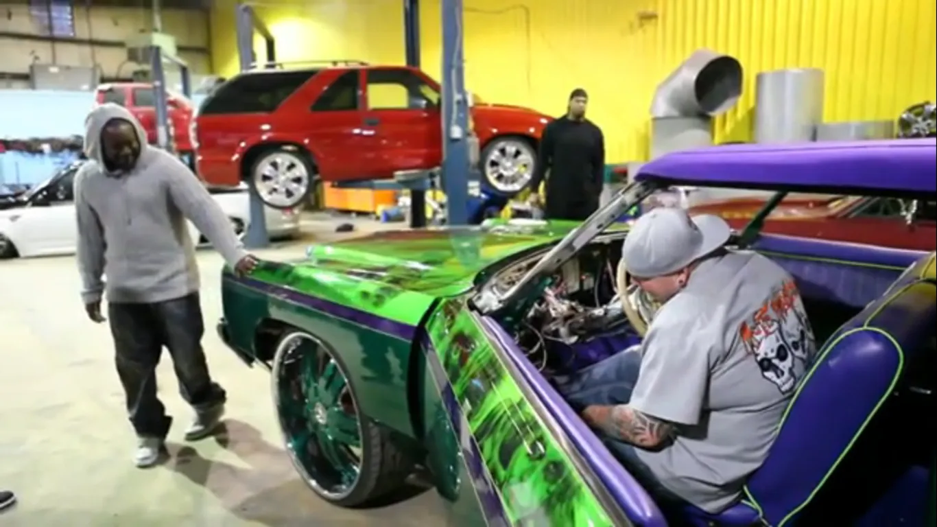 T-Pain showt indrukwekkende autocollectie