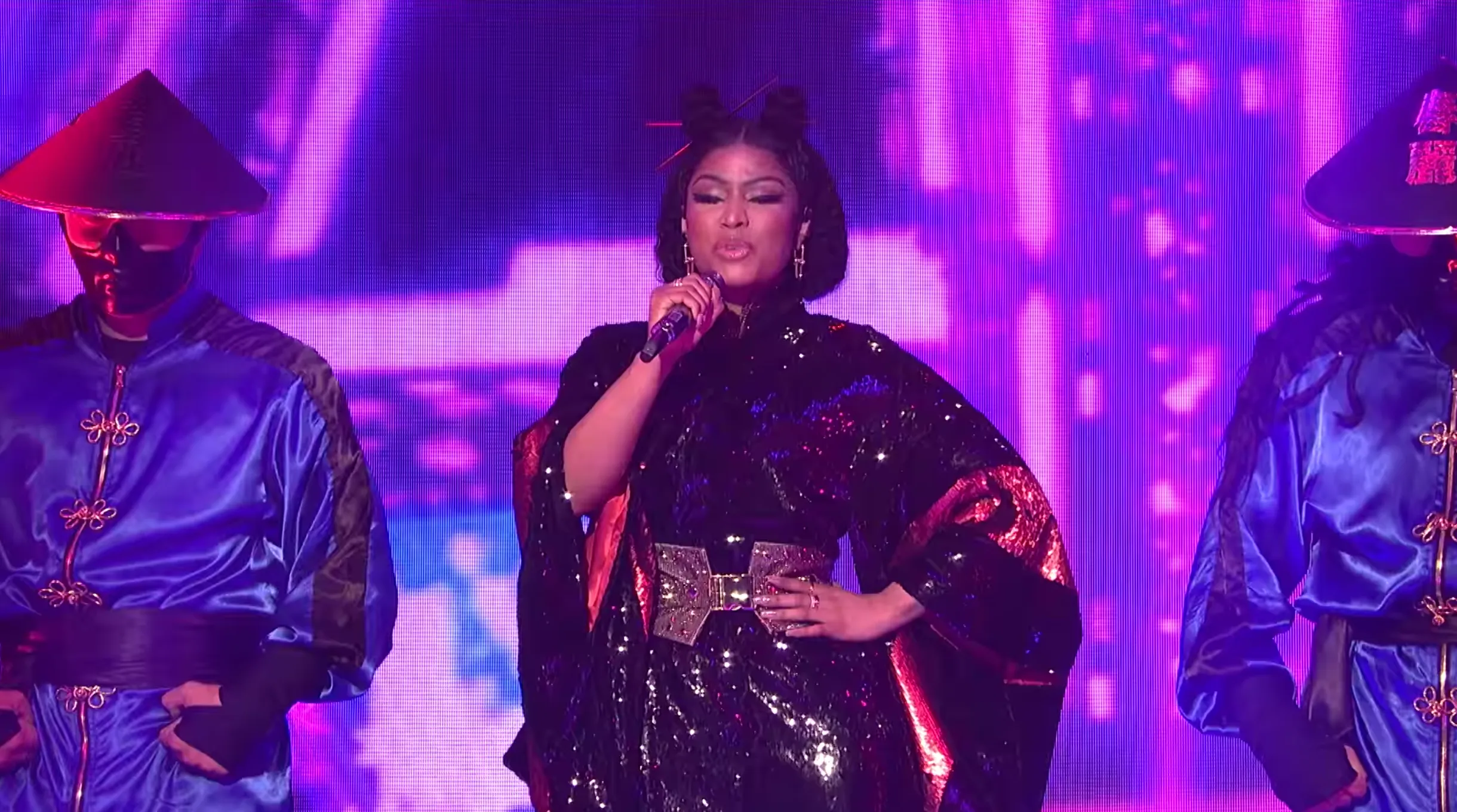 Nicki Minaj Doet Chun Li En Poke It Out Met Playboi Carti Bij Snl