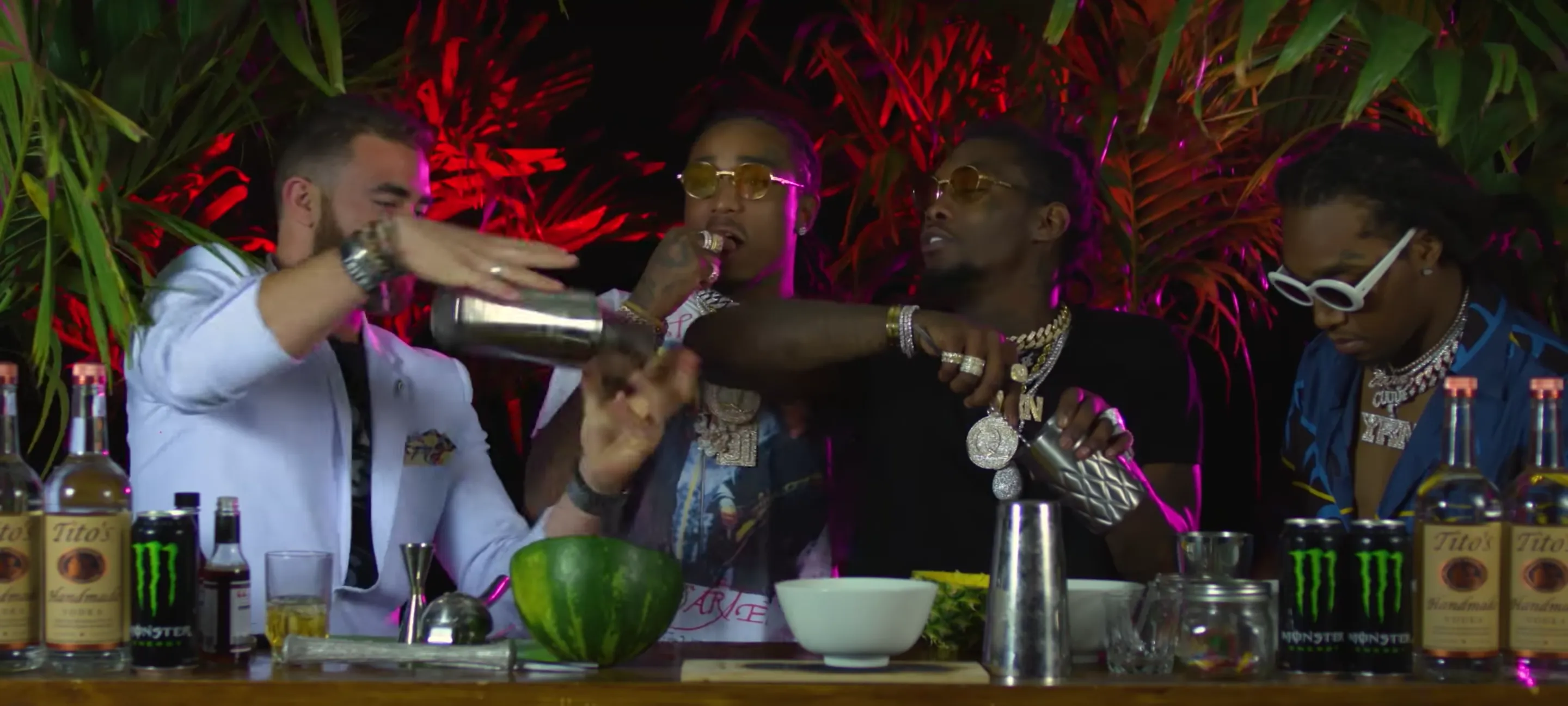 De kookkunsten van Migos komen van pas terwijl ze hun eigen cocktails maken