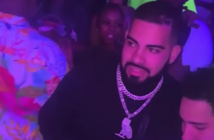 Dubbelganger van Drake wordt uit nachtclub gezet: 'Fake Drake can't be ...