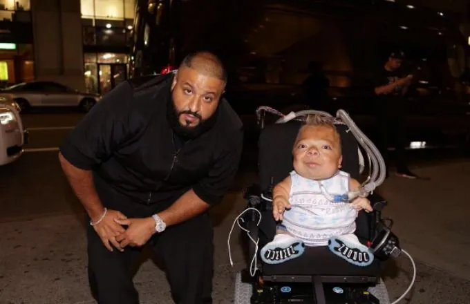 DJ Khaled verrast gehandicapte fan met We The Best ketting