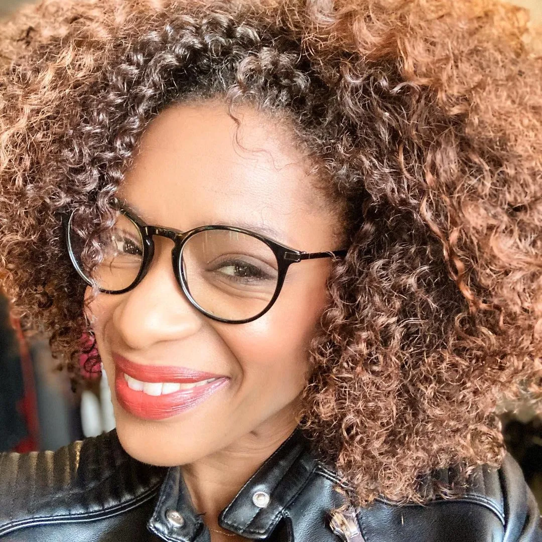 BIJ1-lijsttrekker Sylvana Simons viert zetel met klassieke hiphop track