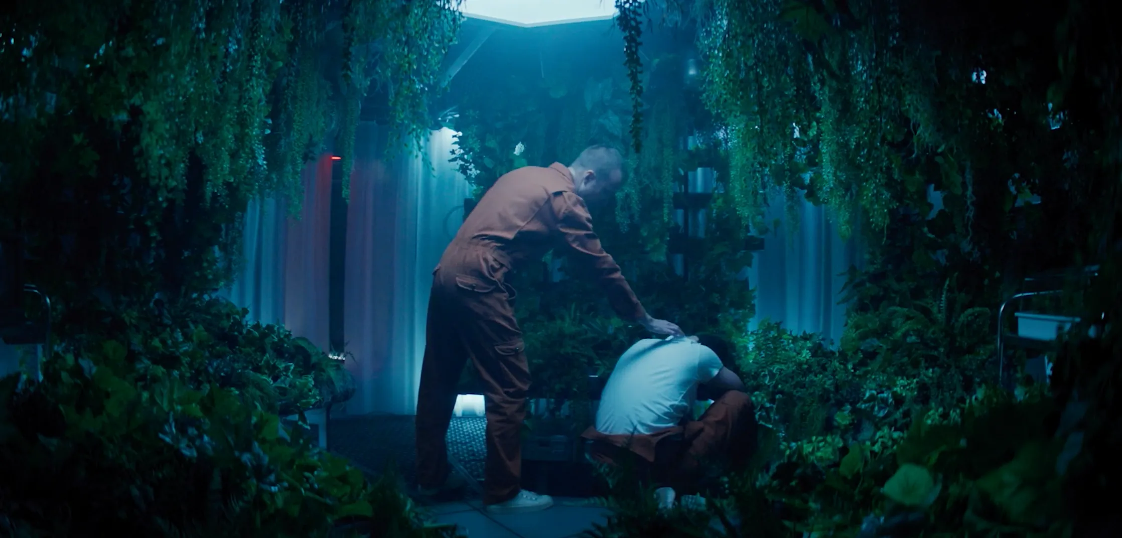 Netflix dropt duistere trailer van Black Mirror seizoen 6 met o.a ...