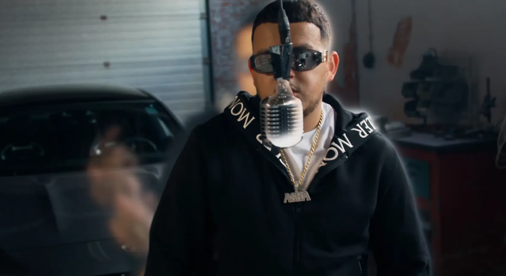 Ashafar dropt video voor eerste Barrio sessie