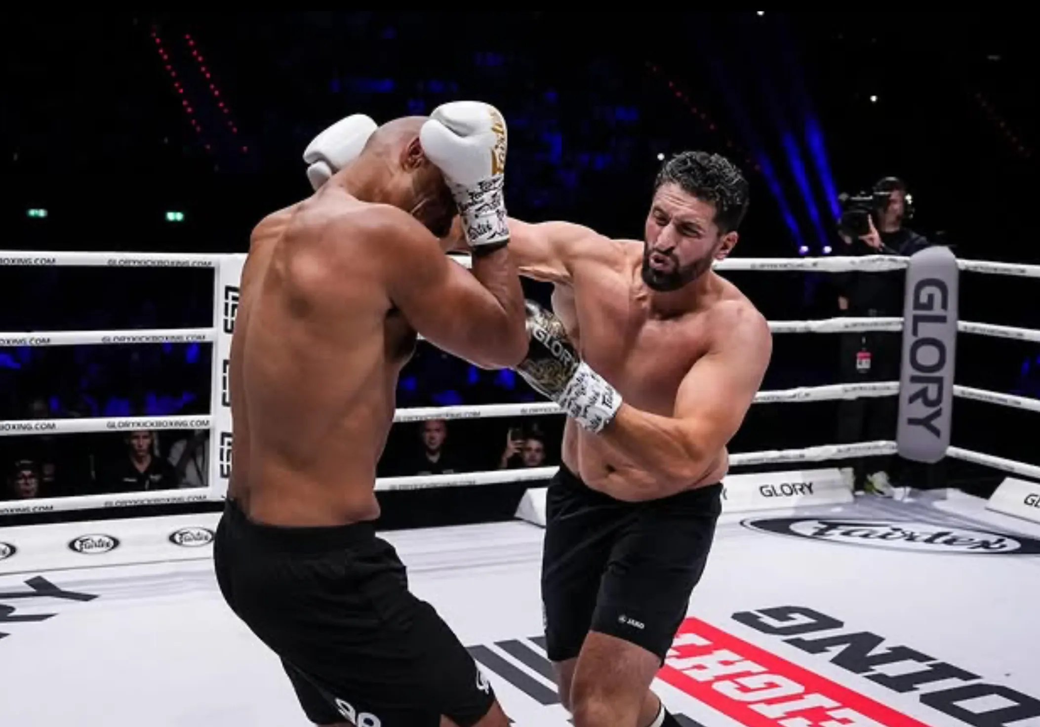 Glory vechter belooft wraak op Levi Rigters na knock-out Jamal Ben ...