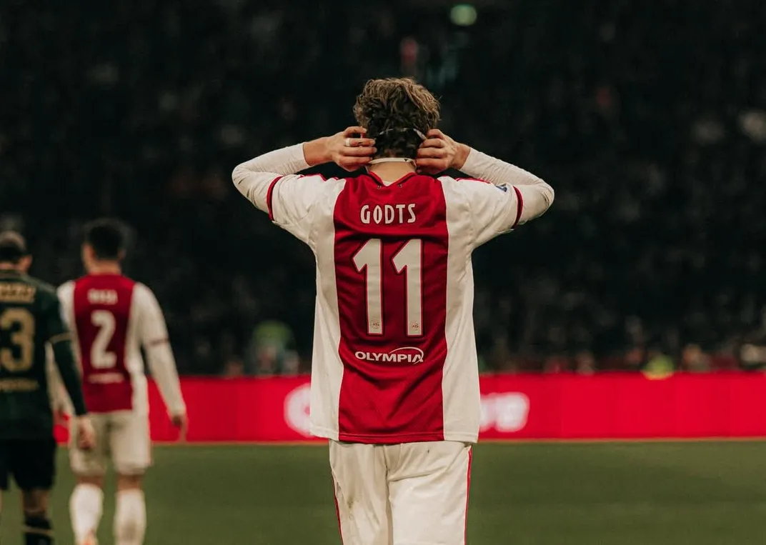 Belgische oud-trainer haalt uit naar Eredivisie en ziet Ajax-uitblinker ...