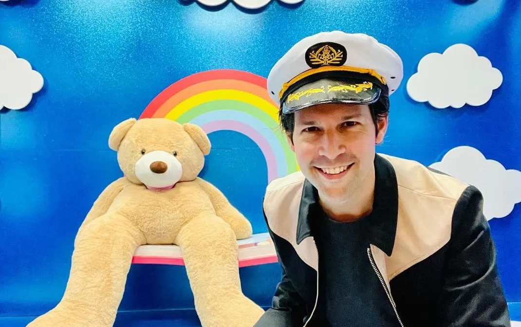 ZIEN: YouTube-kanaal denkt Victor Mids te ontmaskeren in bizarre video's