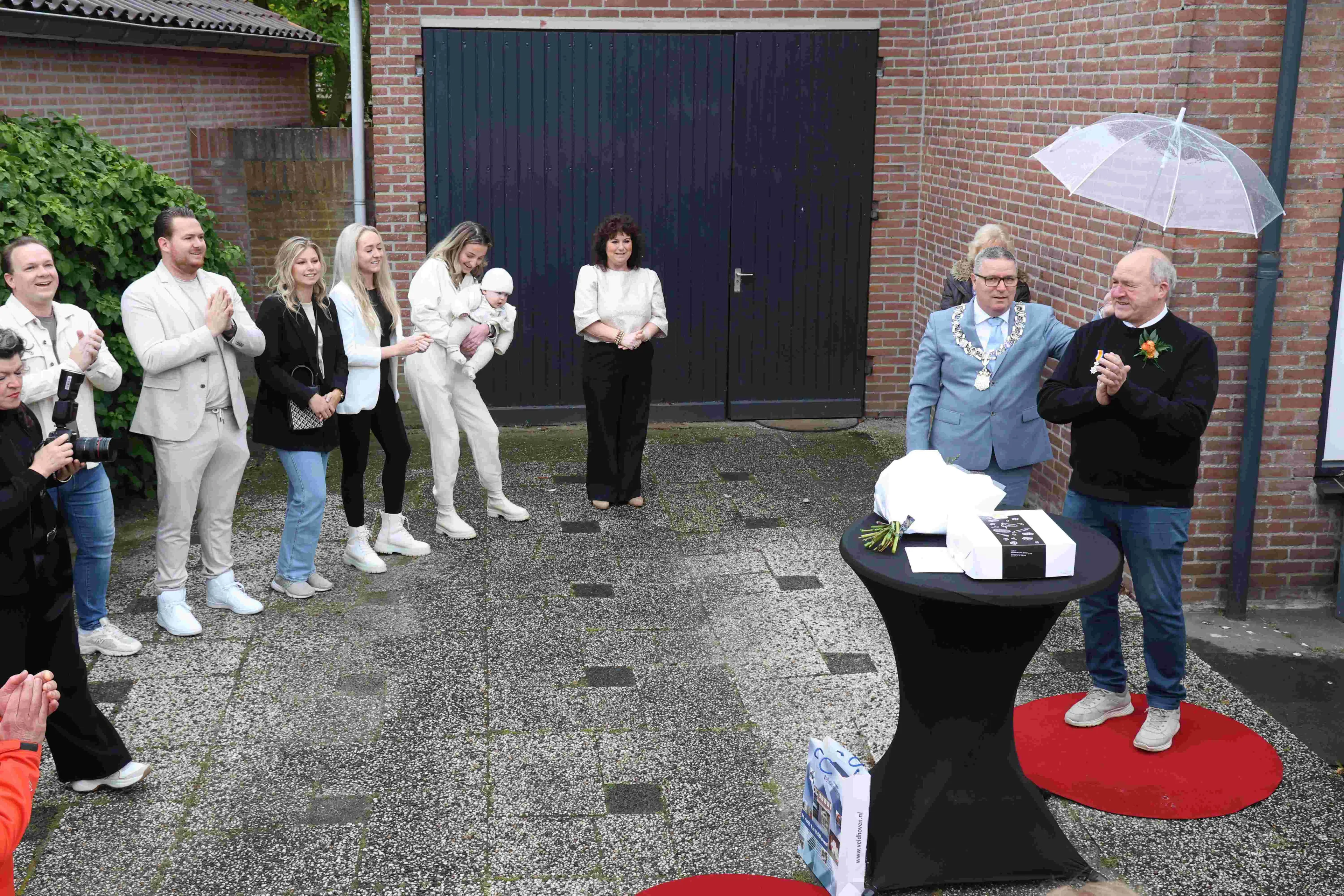 Eddy Graat Koninklijk onderscheiden tijdens lintjesregen in Veldhoven