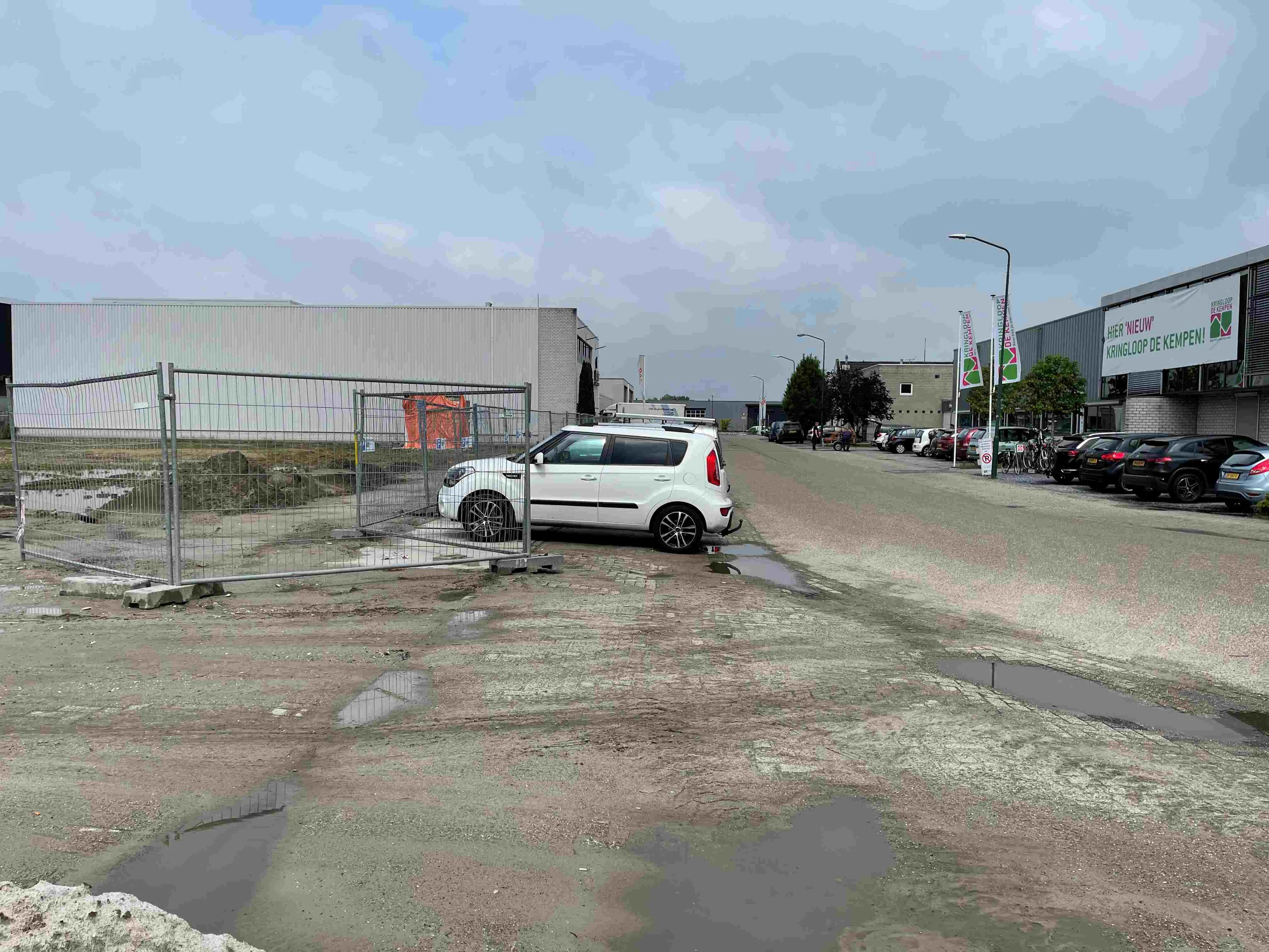 Parkeren bij de Kringloopwinkel de Kempen