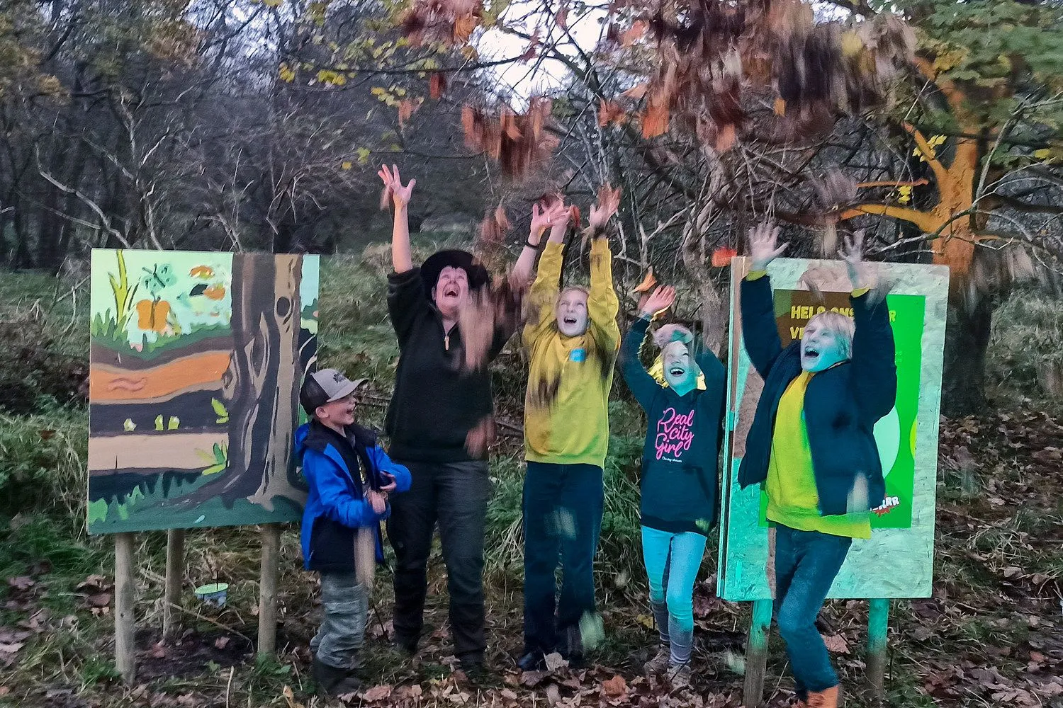 Kinderen maken kunstwerk in kader van ‘Verhalen over de verborgen ...
