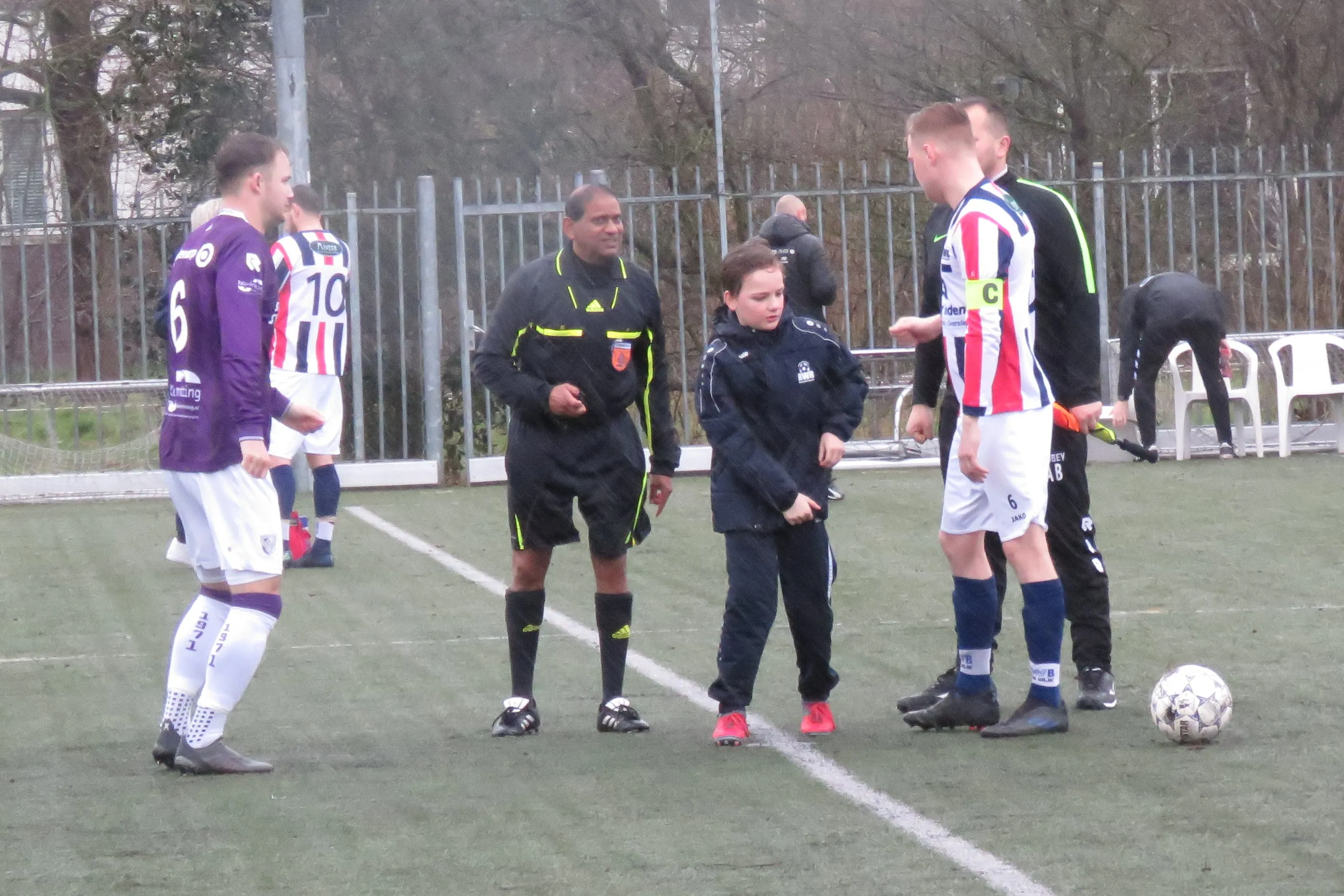 R.W.B. geeft tot twee keer toe voorsprong weg tegen FC Engelen