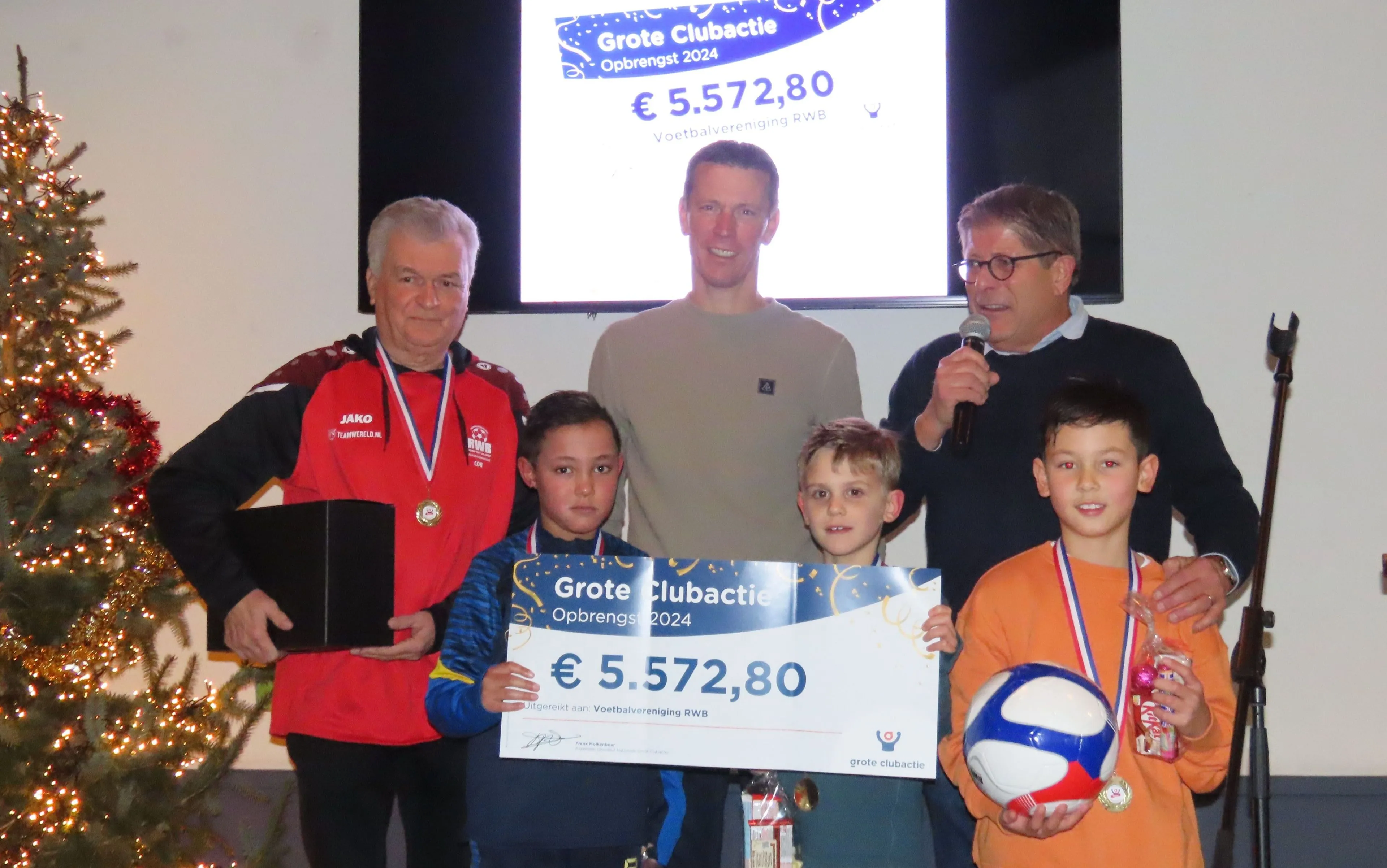 RWB maakt feestje van uitreiking cheque Grote Clubactie
