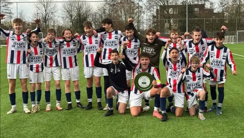 Dubbel feest bij R.W.B.: JO13-1 en JO15-1 kampioen!